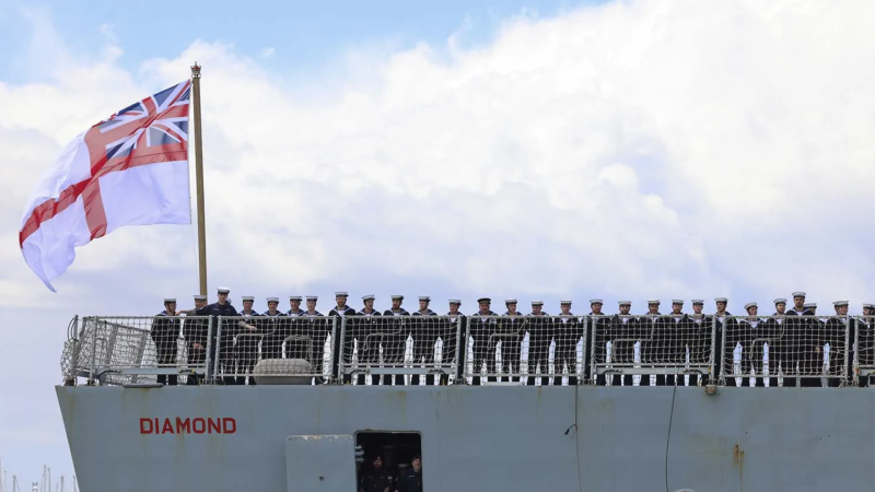 HMS Diamond's crew recognised for bravery after repeated attacks by Houthis