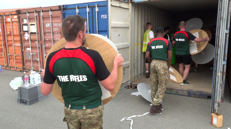 Moving house: Infanteers of 1 Rifles pack up their belongings after two ...