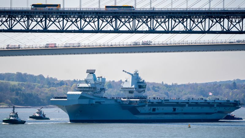 HMS Queen Elizabeth passes under Forth Bridge as she heads to open ...