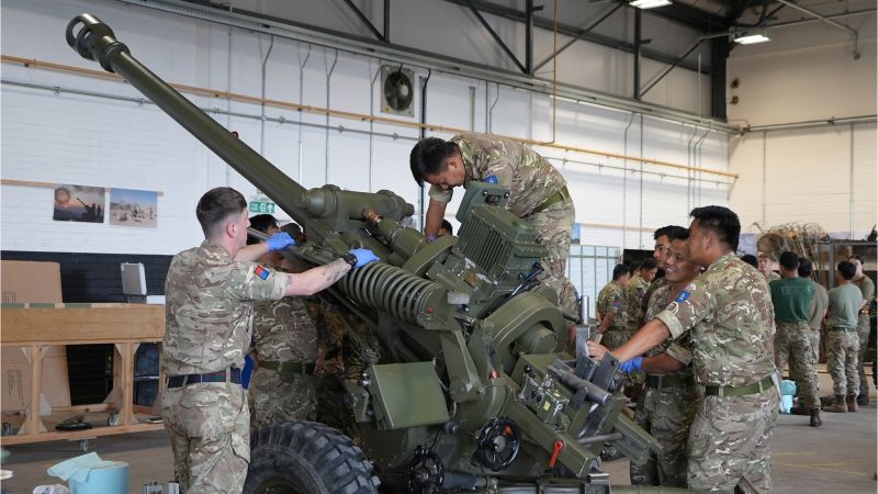 First members of the King's Gurkha Artillery get hands-on with the L118 ...