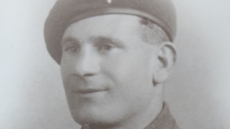 Watch: The British WW2 hero who sacrificed himself to save Dutch ...