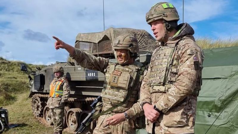 Rugby legend Alun Wyn Jones dons Army fatigues to join troops on exercise