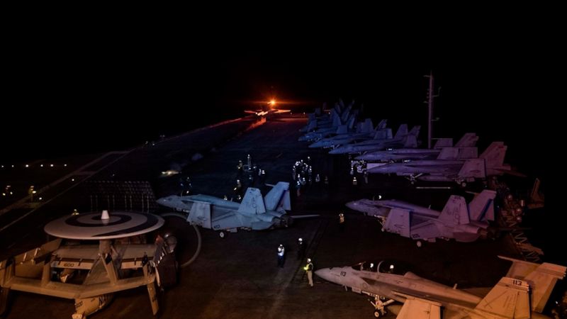 Video shows F/A-18 Super Hornets' amazing night take-off from US ...