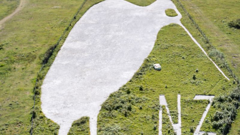 Ex Kiwi Refresh: 100 tons of chalk give Bulford monument a makeover