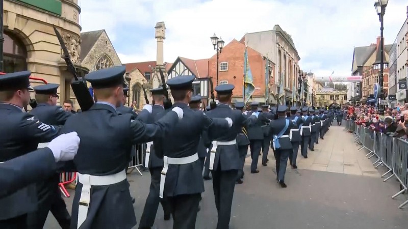 Lincoln Cheers RAF Through City