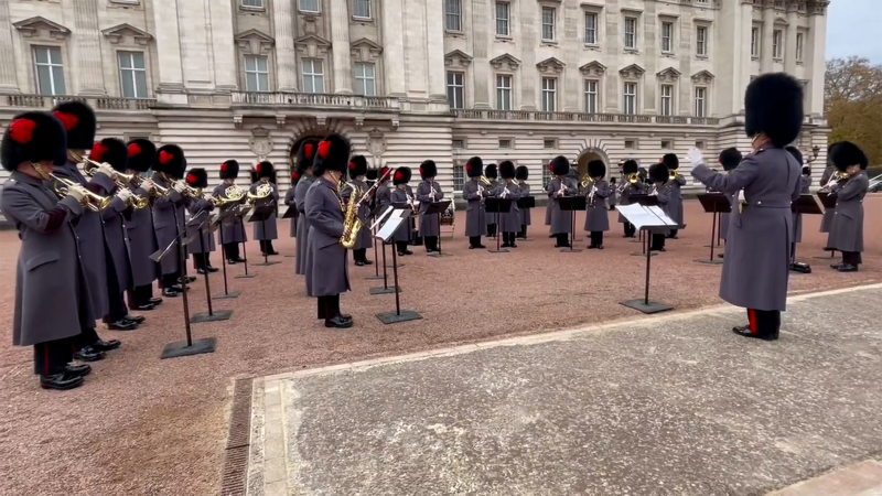The Coldstream Guards do K-pop outside Buckingham Palace