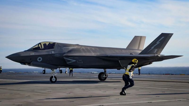 Commandos guide F-35 jets during live bombing run on Exercise Strike ...