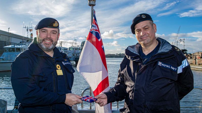 HMS Magpie Sailor Receives Long Service Award