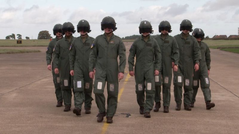 Ukrainian pilots graduate RAF training 'ready to show the world what we ...