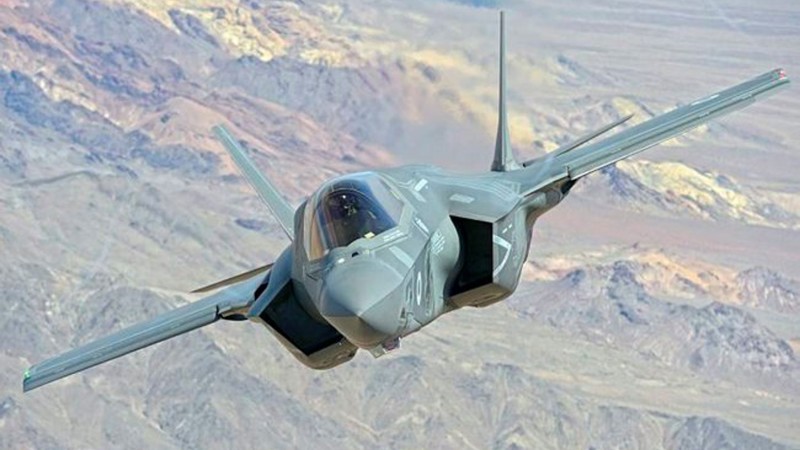 Cloaking Device Makes British Fighter Jet 'Disappear'