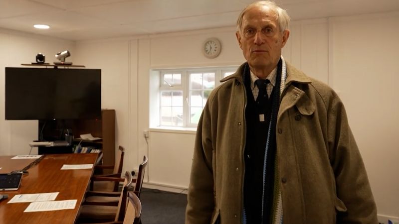 Falklands: Former SAS commander revisits scene of Argentinian surrender ...