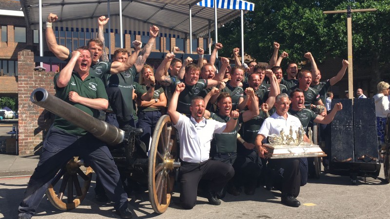 HMS Collingwood Field Gun Run: HMS Heron Steal Victory From REME