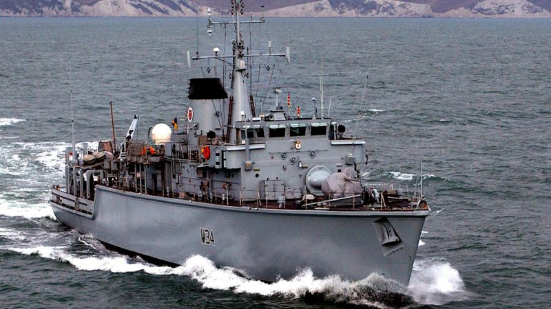 HMS Middleton enters drydock in preparation for the minehunter's next ...