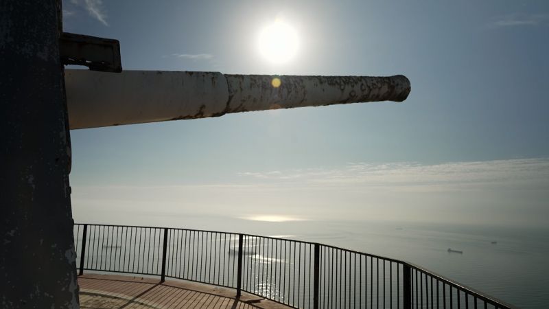 How to fire a 9.2-inch gun from on top of the Rock of Gibraltar