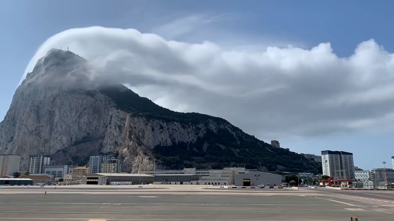 Footage captures astonishing view of levanter cloud over Rock of Gibraltar