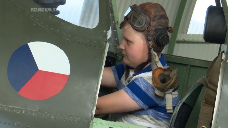 Family Members Of A Battle Of Britain Hero Meet The Spitfire He Flew