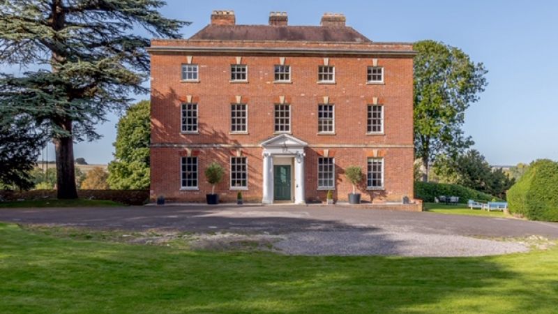 Country manor and former British Army Officers' mess once owned by MOD ...