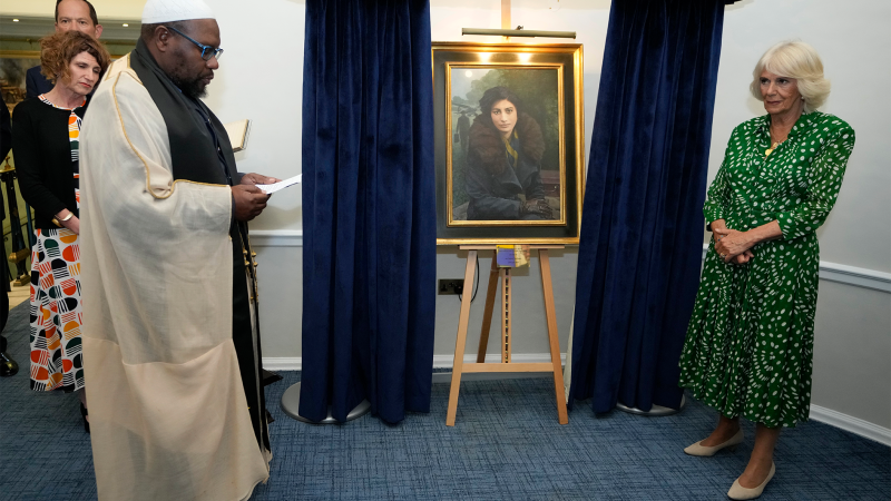 Queen unveils portrait honouring British SOE agent Noor Inayat Khan at ...