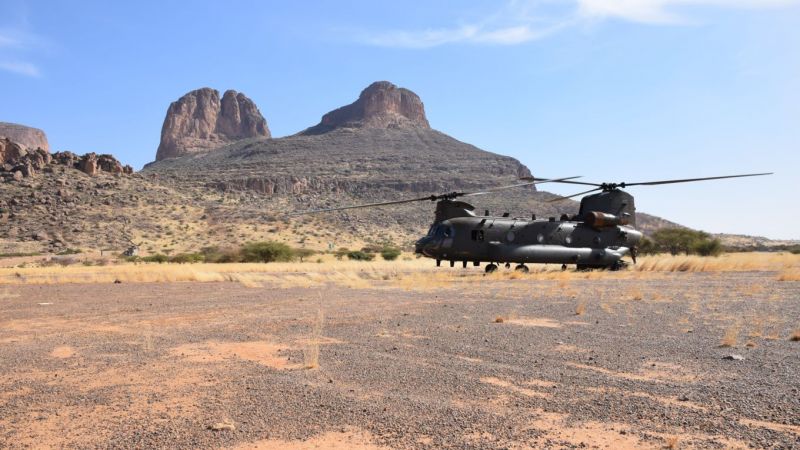 RAF Chinook Conducts Heavy Lift Operation In Mali
