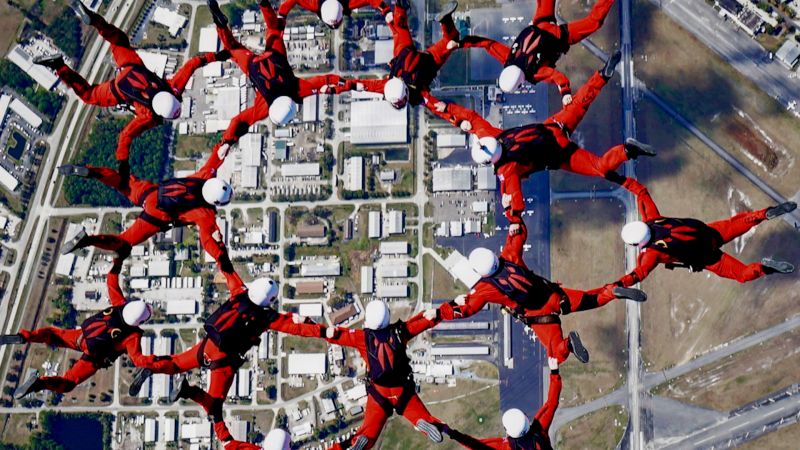 Red Devils take to the sky to complete first week of 2022 training