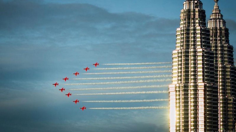 WATCH: Red Arrows Show Off In Asia