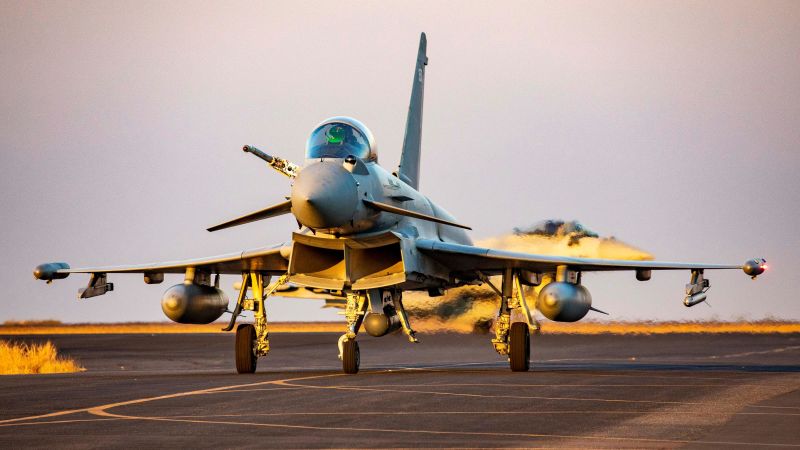 Delays in RAF pilot training system 'unacceptable', Defence Secretary says