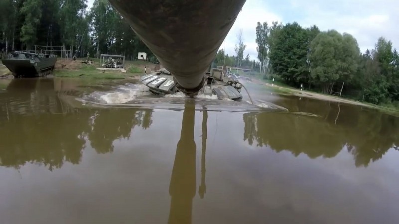 Watch: Russian 'Scuba Tank' Goes Underwater