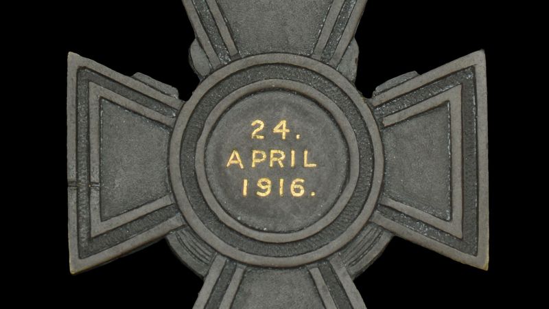 Victoria Cross belonging to daring Pirate of Basra killed in Iraq ...