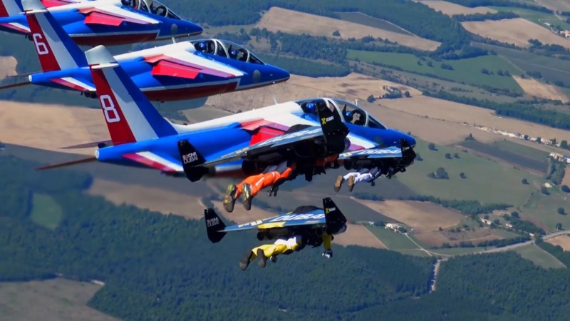 WATCH: Daredevil Jetmen Soar Alongside French Display Team