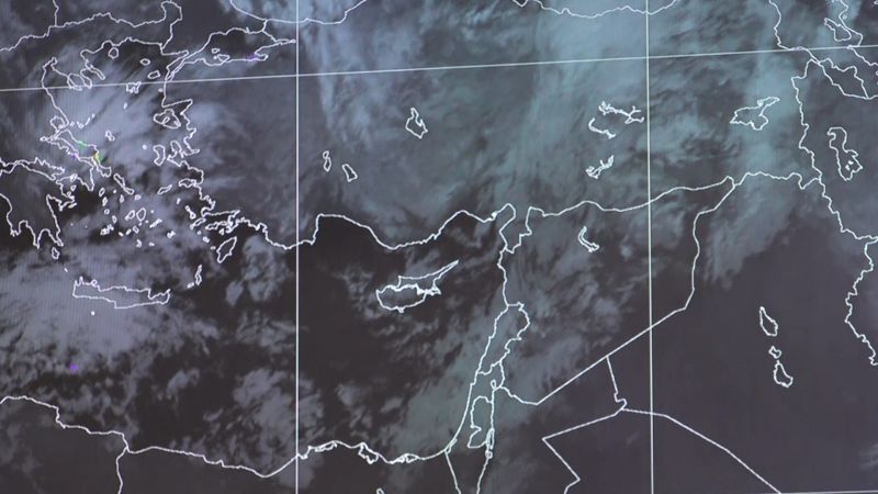 Behind-the-scenes with Met Office experts advising operations at RAF ...