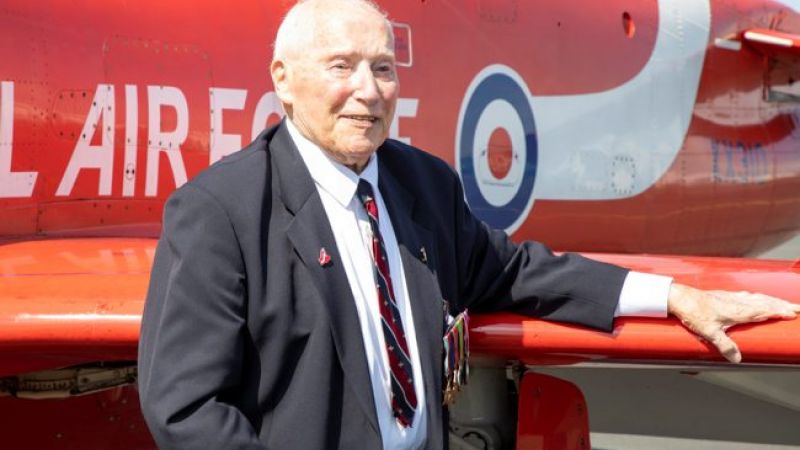 Red Arrows Meet VJ Veterans During Flypast Refuel