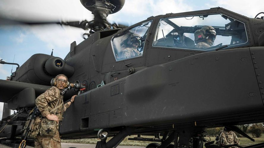 This is the British Army's deadly new Apache attack helicopter making ...