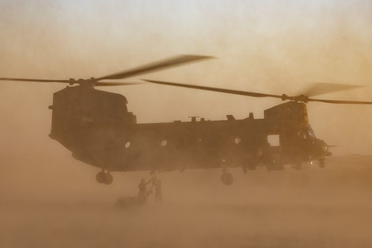 In pictures: Stunning photos show off RAF Chinooks exercising in ...